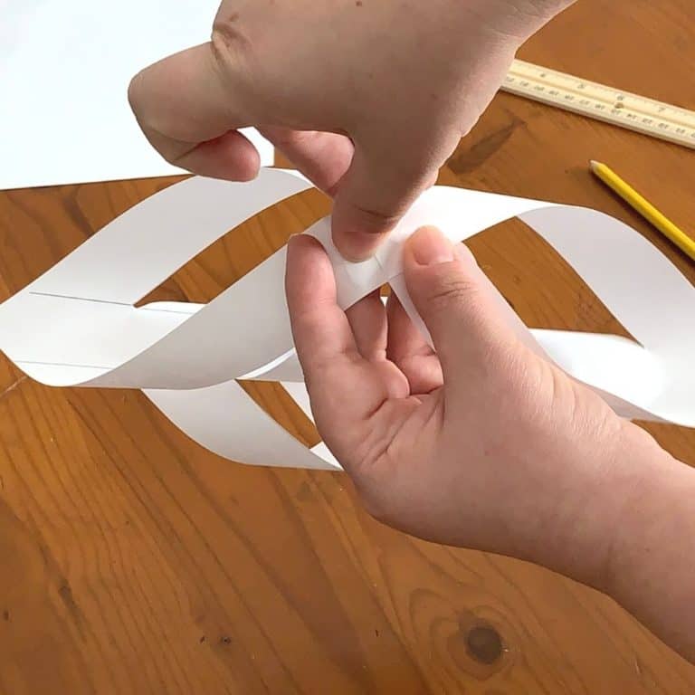 3D Snowflakes: How To Make Your Own Giant Paper Snowflakes ...