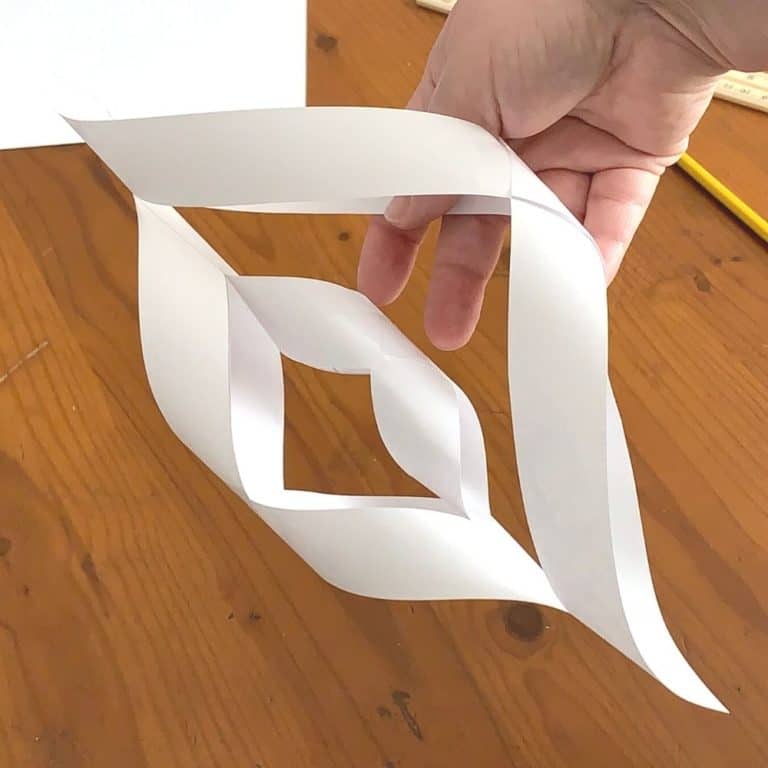3D Snowflakes: How To Make Your Own Giant Paper Snowflakes ...