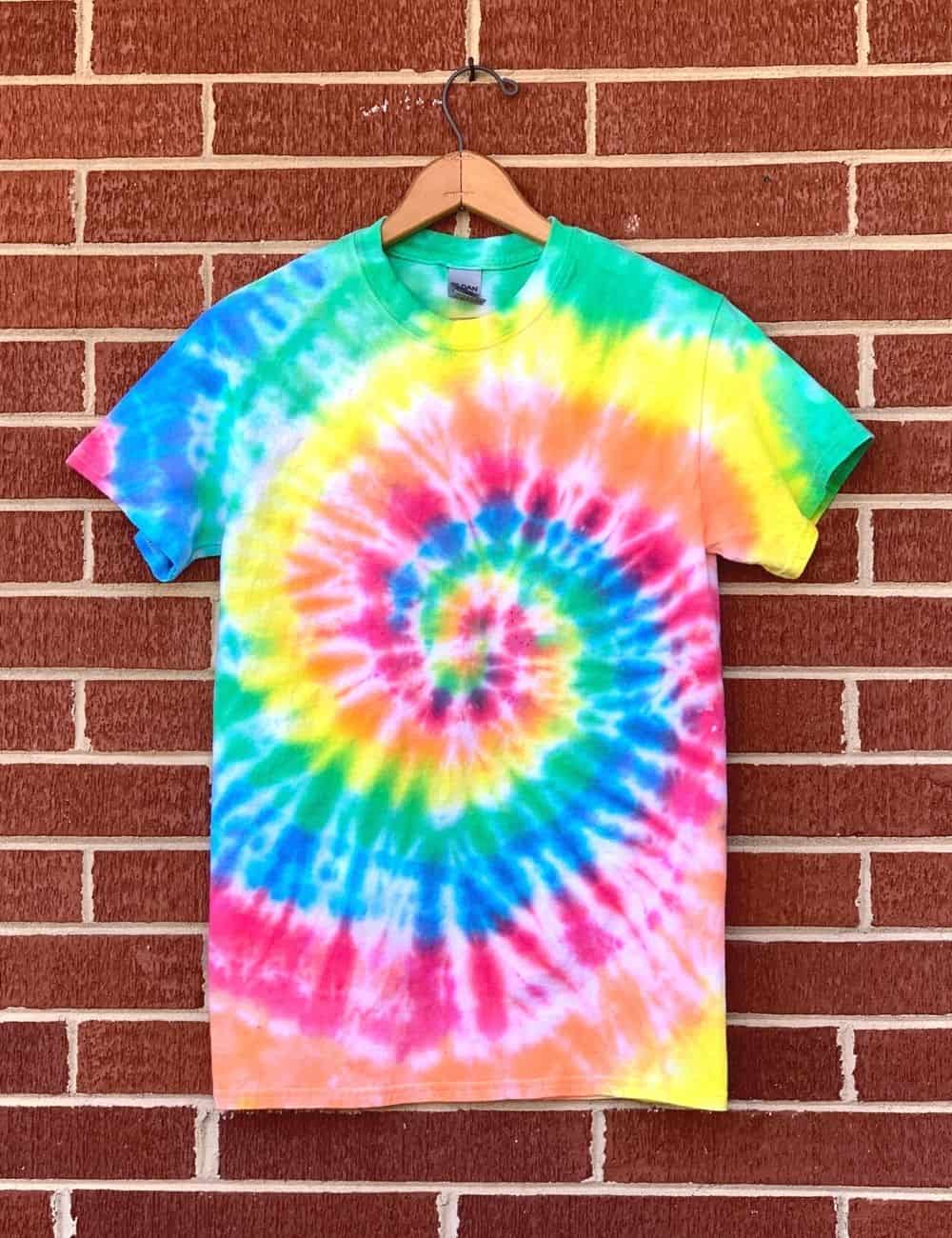 Spiral Tie Dye A DIY Tutorial Chaotically Yours Spiral Tie Dye A DIY Tutorial Chaotically Yours