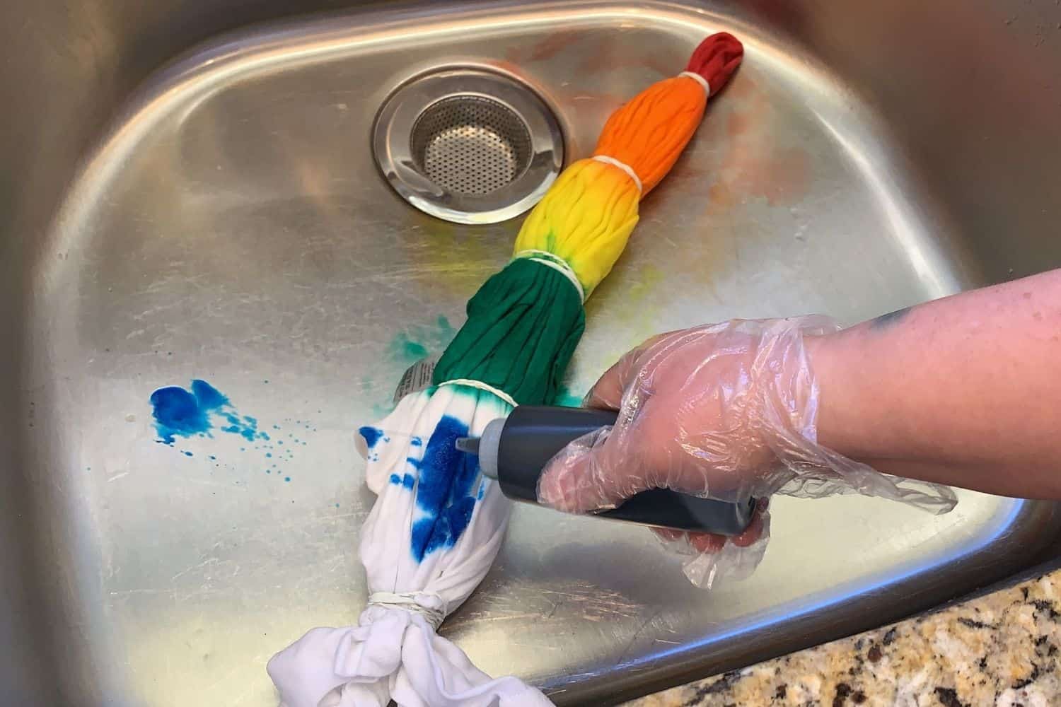 Tie Dye Bullseye: How To Make The Classic Tie Dye Pattern - Chaotically ...